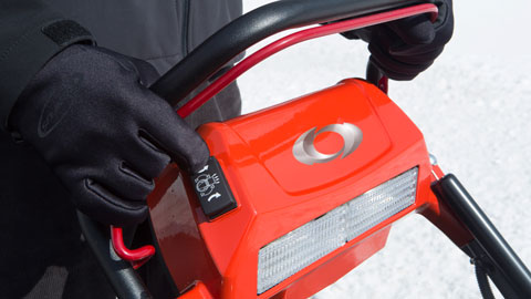 Single-Stage Snow Blowers With SnowShredder™ Auger